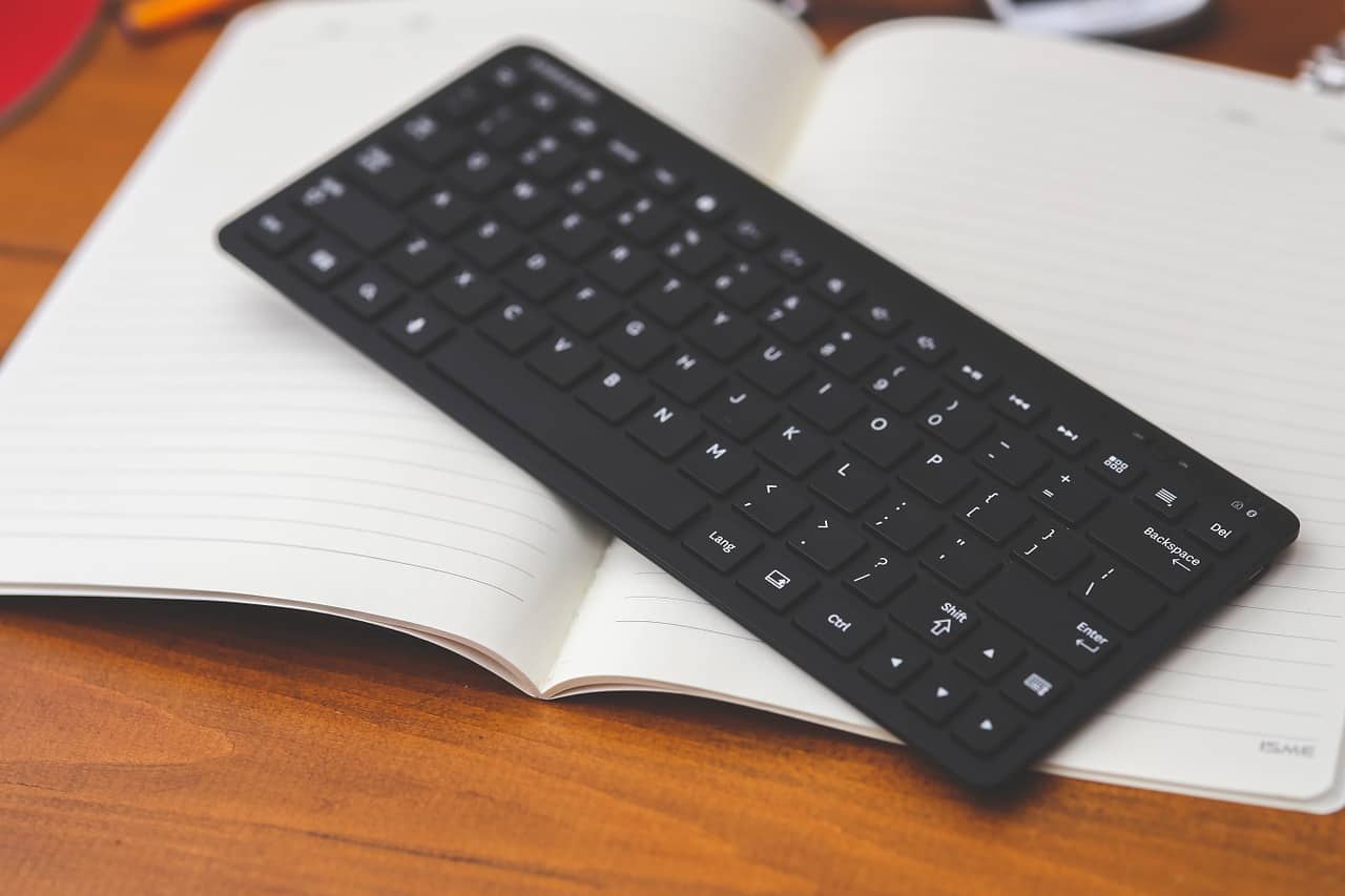 Wireless Vs Wired Keyboard For Gaming And Office Use April 21 2025